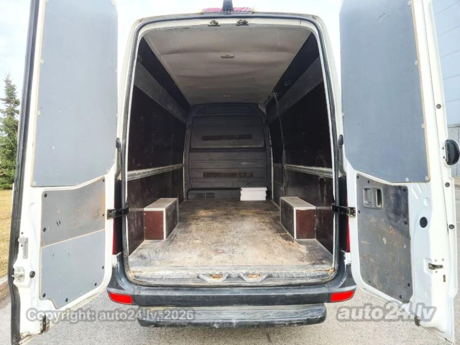 Balts Volkswagen Crafter 2013 Tallina, ar dzinēja tilpumu 2.00 L un nobraukumu 183 tūkst. km par 10500 €, foto 5 vietnē AUTOMOTO.COM.LV