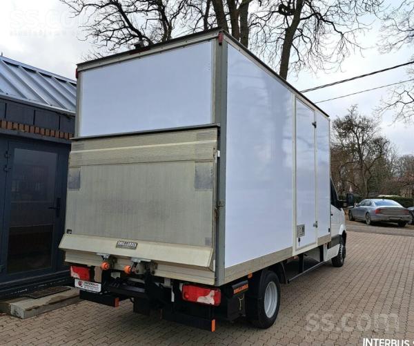 White Volkswagen Crafter 2016 in Riga, with an engine capacity of 2.00 L and mileage of 0 thousand km for 20449 €, photo 9 on AUTOMOTO.COM.LV