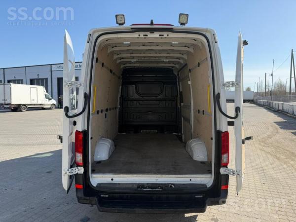 White Volkswagen Crafter 2018 in Riga, with an engine capacity of 2.00 L and mileage of 58 thousand km for 27500 €, photo 7 on AUTOMOTO.COM.LV
