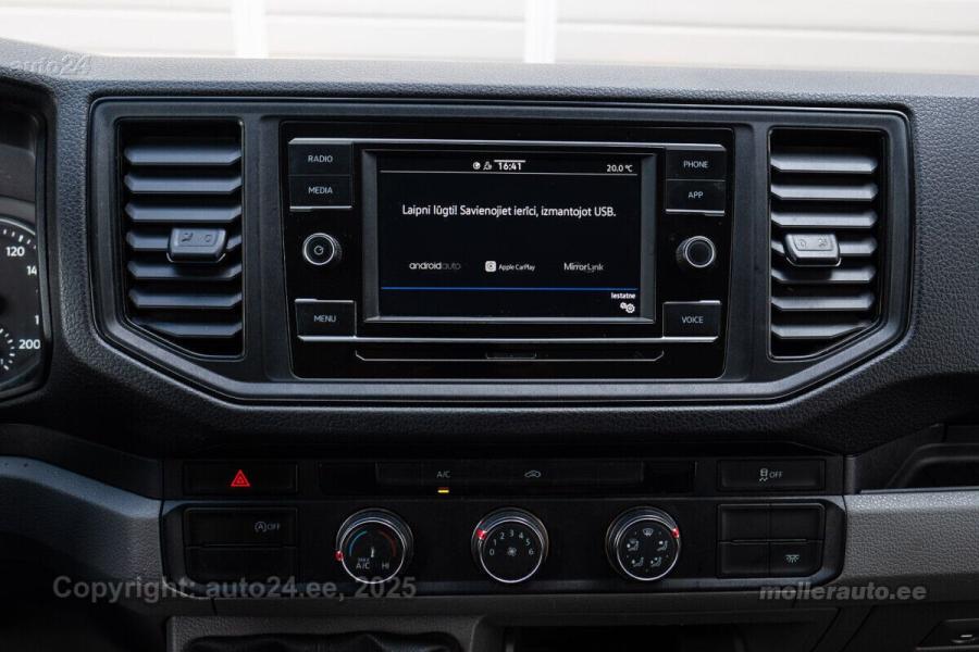 White Volkswagen Crafter 2022 in Jelgava, with an engine capacity of 2.00 L and mileage of 198 thousand km for 17370 €, photo 9 on AUTOMOTO.COM.LV