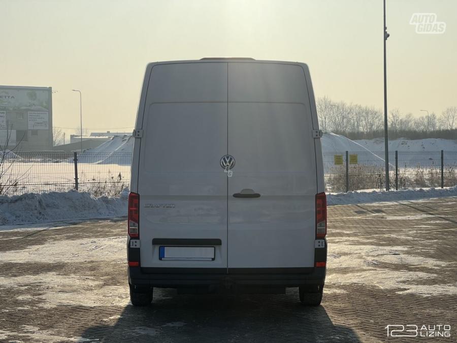 White Volkswagen Crafter 2019 in Taurage, with an engine capacity of 2.00 L and mileage of 883 thousand km for 10600 €, photo 6 on AUTOMOTO.COM.LV