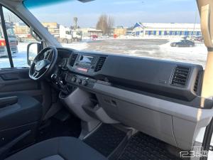 White Volkswagen Crafter 2019 in Taurage, with an engine capacity of 2.00 L and mileage of 883 thousand km for 10600 €, photo 9 on AUTOMOTO.COM.LV