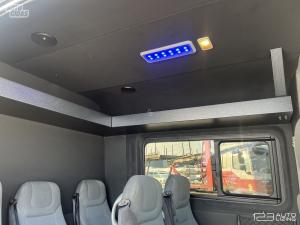 White Volkswagen Crafter 2019 in Taurage, with an engine capacity of 2.00 L and mileage of 883 thousand km for 10600 €, photo 20 on AUTOMOTO.COM.LV