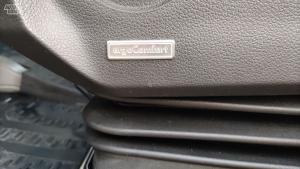 White Volkswagen Crafter 2019 in Klaipeda, with an engine capacity of 2.00 L and mileage of 250 thousand km for 22615 €, photo 31 on AUTOMOTO.COM.LV