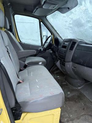 Yellow Volkswagen Crafter 2014 in Vilnius, with an engine capacity of 2.00 L and mileage of 390 thousand km for 6300 €, photo 16 on AUTOMOTO.COM.LV