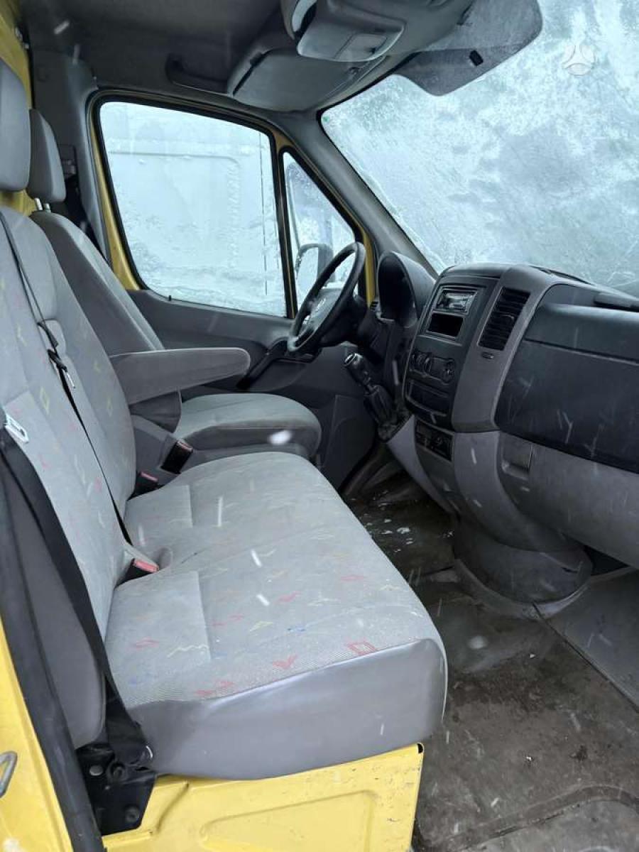 Yellow Volkswagen Crafter 2014 in Vilnius, with an engine capacity of 2.00 L and mileage of 390 thousand km for 6300 €, photo 16 on AUTOMOTO.COM.LV