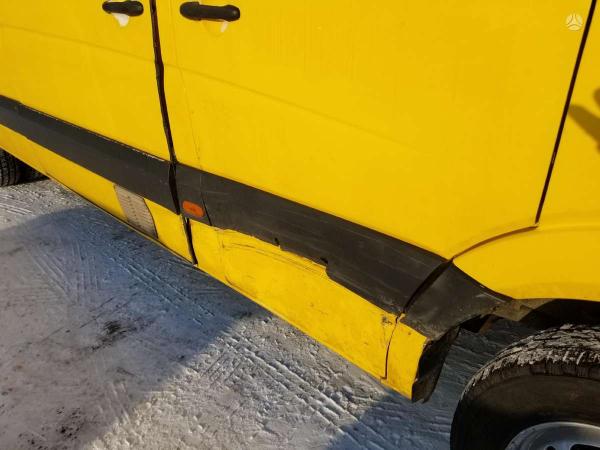 Yellow Volkswagen Crafter 2015 in Kaunas, with an engine capacity of 1.97 L and mileage of 168 thousand km for 11919 €, photo 6 on AUTOMOTO.COM.LV