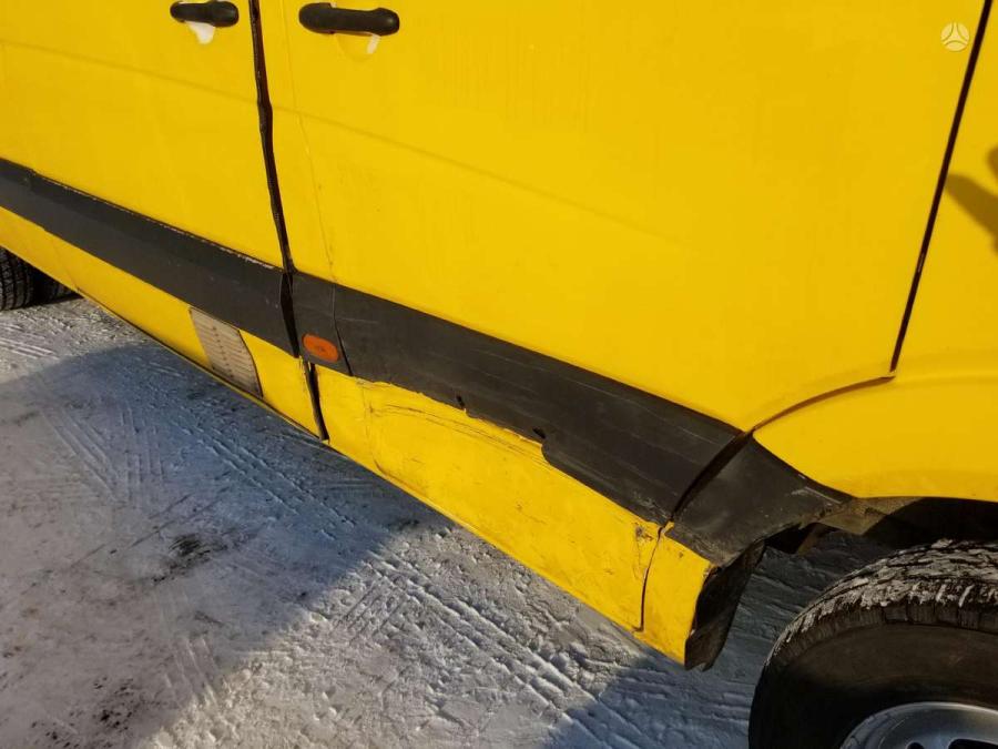 Yellow Volkswagen Crafter 2015 in Kaunas, with an engine capacity of 1.97 L and mileage of 168 thousand km for 11919 €, photo 6 on AUTOMOTO.COM.LV