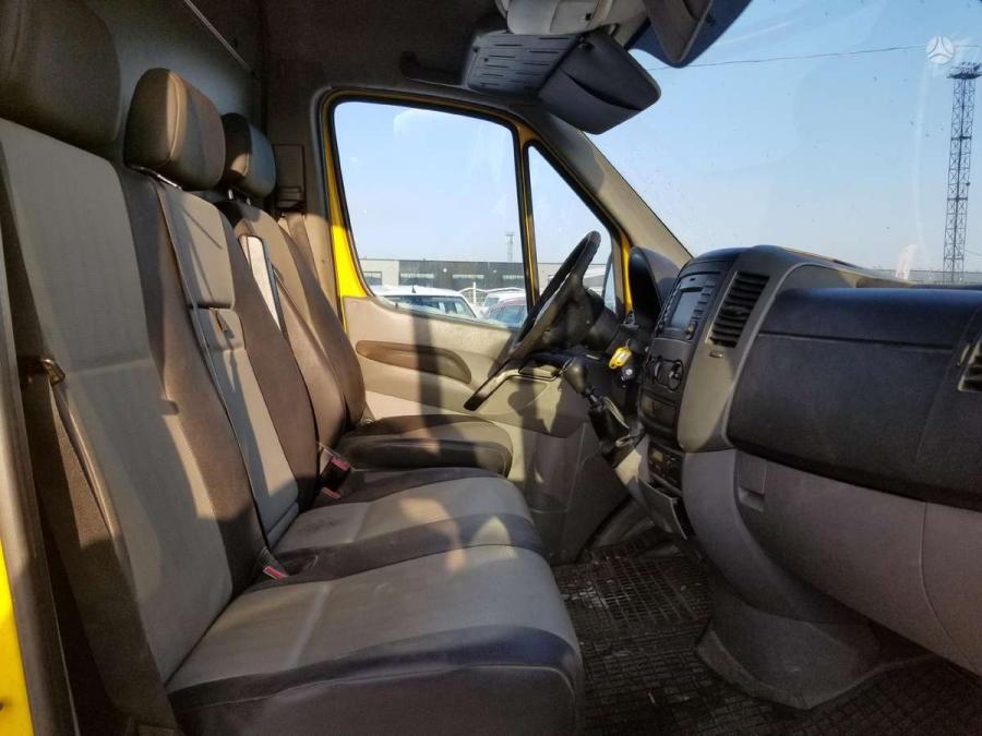Yellow Volkswagen Crafter 2015 in Kaunas, with an engine capacity of 1.97 L and mileage of 168 thousand km for 11919 €, photo 13 on AUTOMOTO.COM.LV