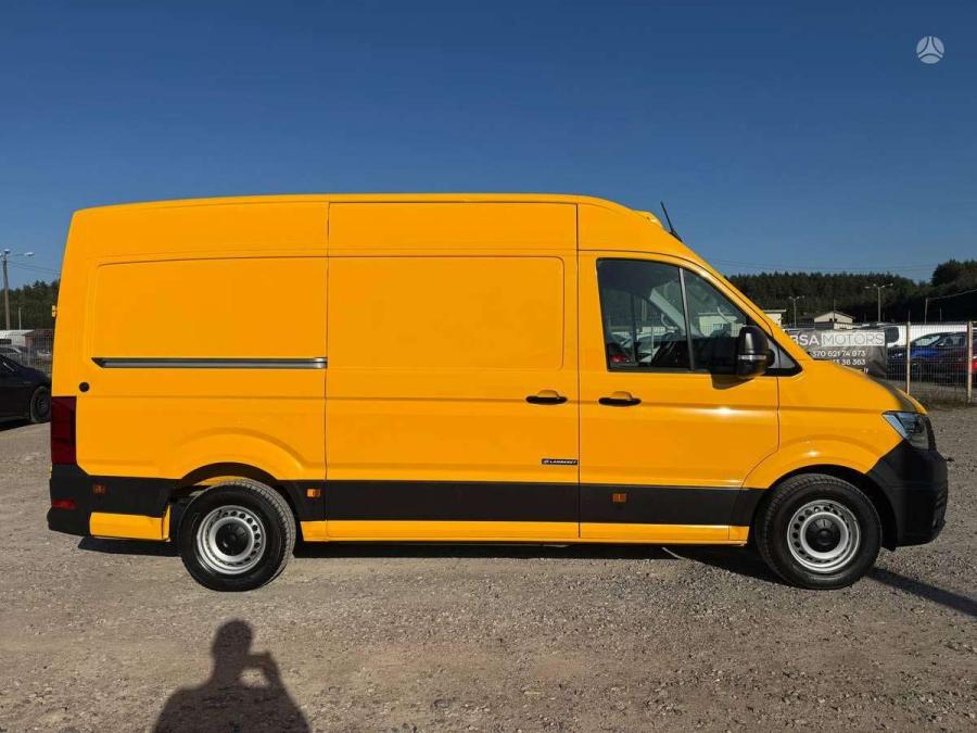 Yellow Volkswagen Crafter 2020 in Vilnius, with an engine capacity of 0.00 L and mileage of 40 thousand km for 14300 €, photo 5 on AUTOMOTO.COM.LV