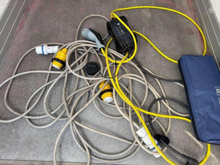 Yellow Volkswagen Crafter 2020 in Vilnius, with an engine capacity of 0.00 L and mileage of 40 thousand km for 13600 €, photo 26 on AUTOMOTO.COM.LV
