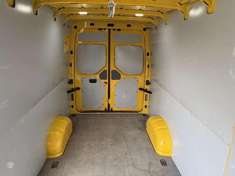 Yellow Volkswagen Crafter 2022 in Klaipeda, with an engine capacity of 1.97 L and mileage of 192 thousand km for 21500 €, photo 5 on AUTOMOTO.COM.LV