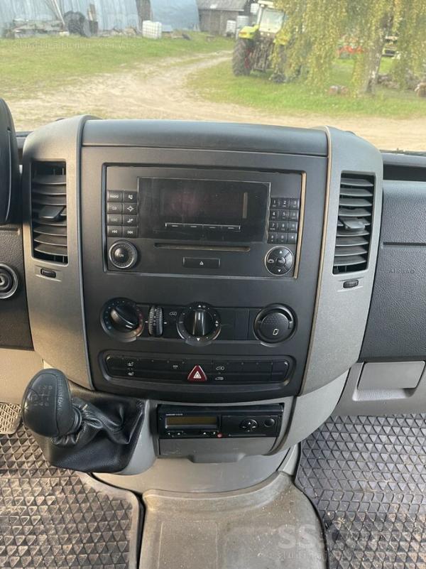Dzeltens Volkswagen Crafter 2007 Valmiera, ar dzinēja tilpumu 2.50 L un nobraukumu 357 tūkst. km par 3850 €, foto 5 vietnē AUTOMOTO.COM.LV