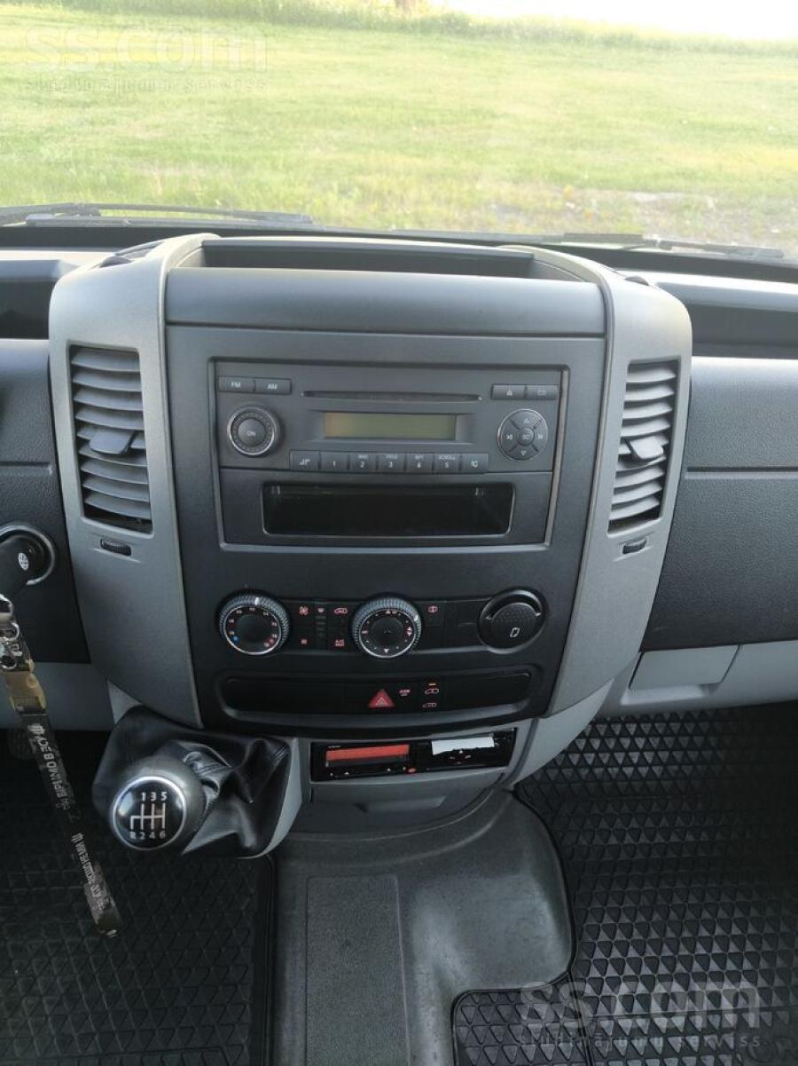 Dzeltens Volkswagen Crafter 2012 Rīga, ar dzinēja tilpumu 2.00 L un nobraukumu 208 tūkst. km par 6500 €, foto 9 vietnē AUTOMOTO.COM.LV
