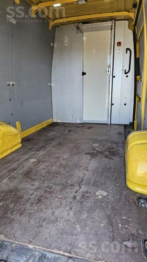 Yellow Volkswagen Crafter 2018 in Riga, with an engine capacity of 2.00 L and mileage of 276 thousand km for 11500 €, photo 6 on AUTOMOTO.COM.LV