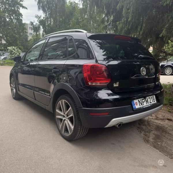 Black Volkswagen cross-polo 2010 in Kaunas, with an engine capacity of 1.39 L and mileage of 139 thousand km for 5200 €, photo 2 on AUTOMOTO.COM.LV