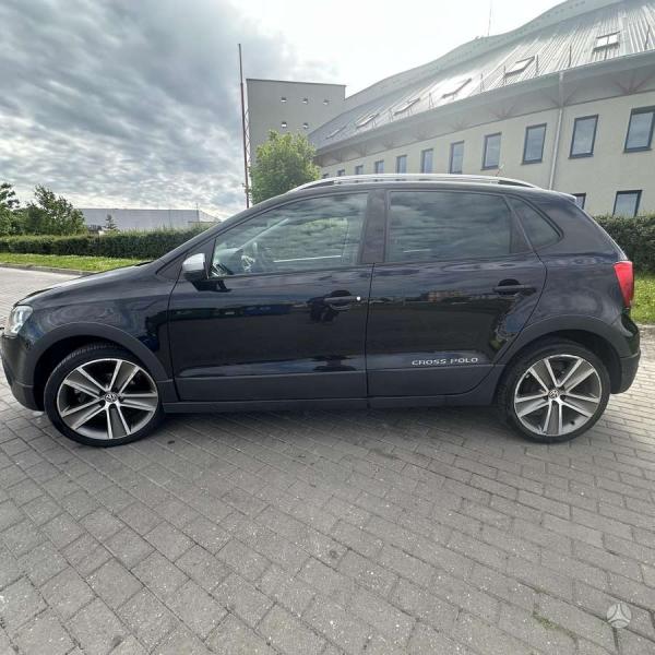 Black Volkswagen cross-polo 2010 in Kaunas, with an engine capacity of 1.39 L and mileage of 139 thousand km for 5200 €, photo 5 on AUTOMOTO.COM.LV