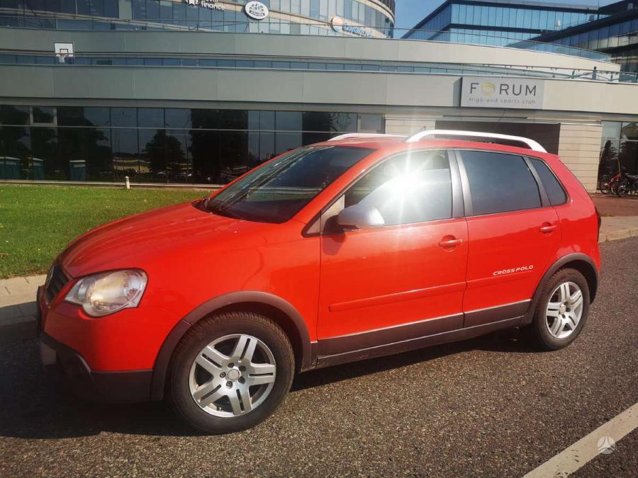 Red Volkswagen cross-polo 2009 in Vilnius, with an engine capacity of 1.40 L and mileage of 196 thousand km for 2750 €, photo 19 on AUTOMOTO.COM.LV