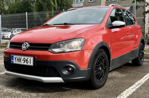 Volkswagen cross-polo 2010 in Radviliskis on AUTOMOTO.COM.LV Red Volkswagen cross-polo 2010 in Radviliskis, with an engine capacity of 1.60 L and mileage of 235 thousand km for 4450 €, photo 1 on AUTOMOTO.COM.LV