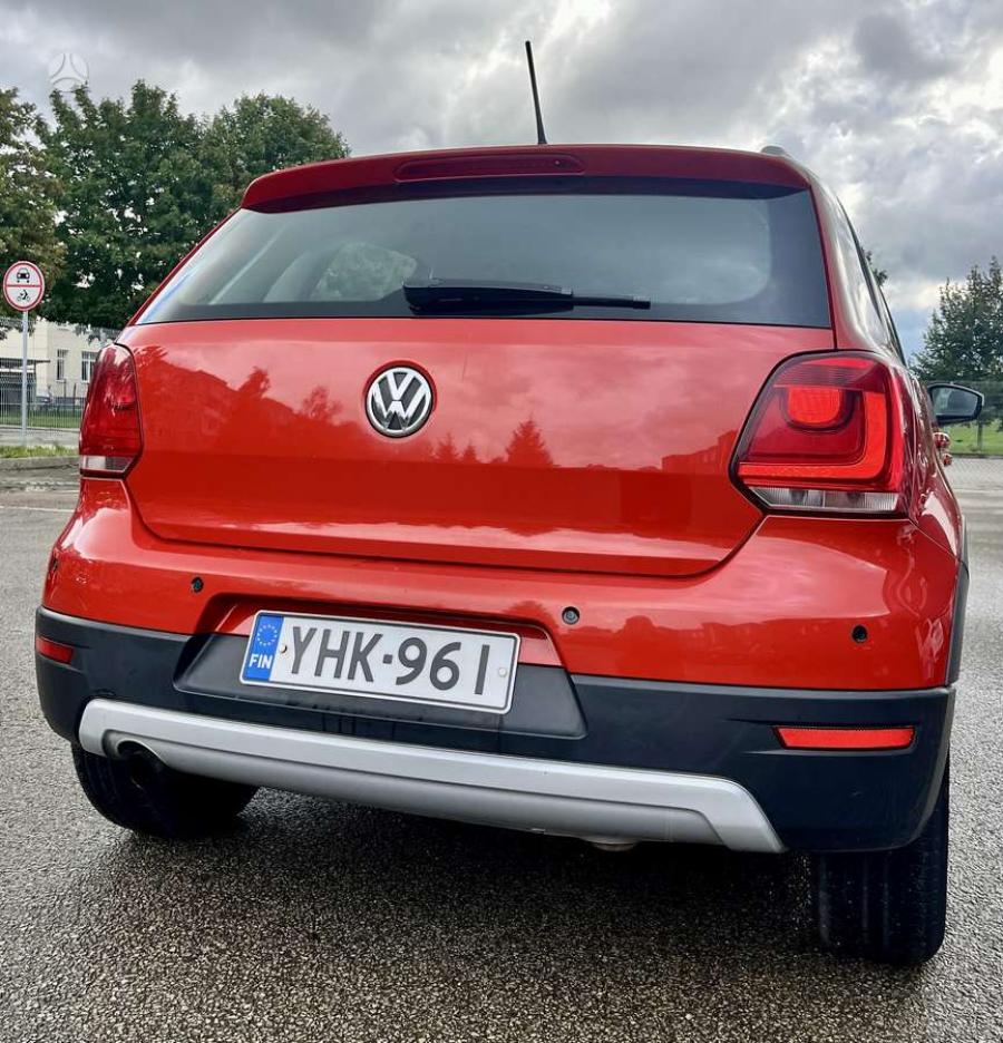 Red Volkswagen cross-polo 2010 in Radviliskis, with an engine capacity of 1.60 L and mileage of 235 thousand km for 4450 €, photo 4 on AUTOMOTO.COM.LV
