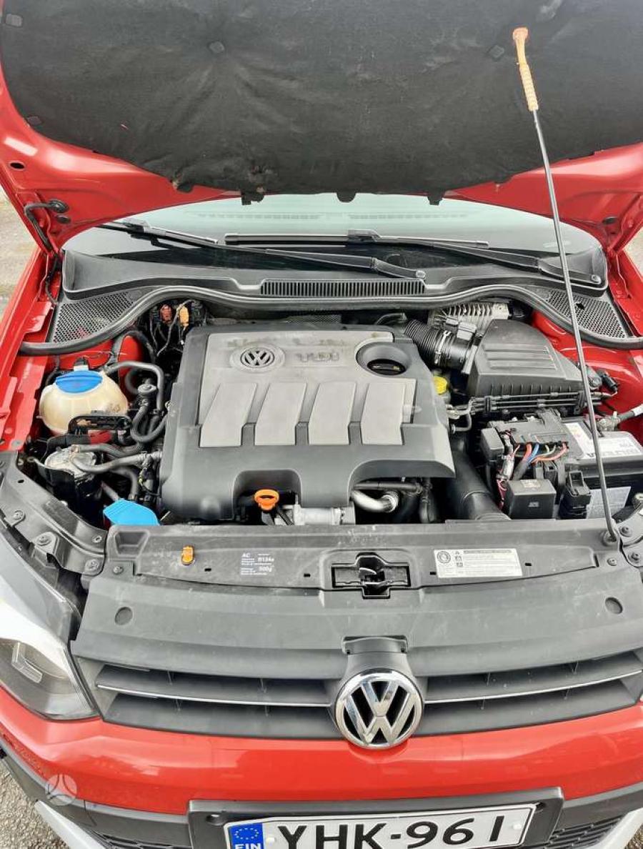 Red Volkswagen cross-polo 2010 in Radviliskis, with an engine capacity of 1.60 L and mileage of 235 thousand km for 4450 €, photo 7 on AUTOMOTO.COM.LV