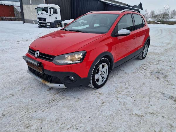 Sarkans Volkswagen cross-polo 2011 Rokiškis, ar dzinēja tilpumu 1.20 L un nobraukumu 267 tūkst. km par 2850 €, foto 1 vietnē AUTOMOTO.COM.LV