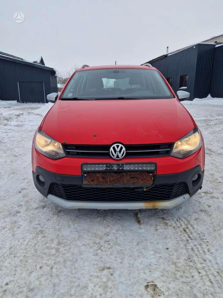 Sarkans Volkswagen cross-polo 2011 Rokiškis, ar dzinēja tilpumu 1.20 L un nobraukumu 267 tūkst. km par 2850 €, foto 2 vietnē AUTOMOTO.COM.LV