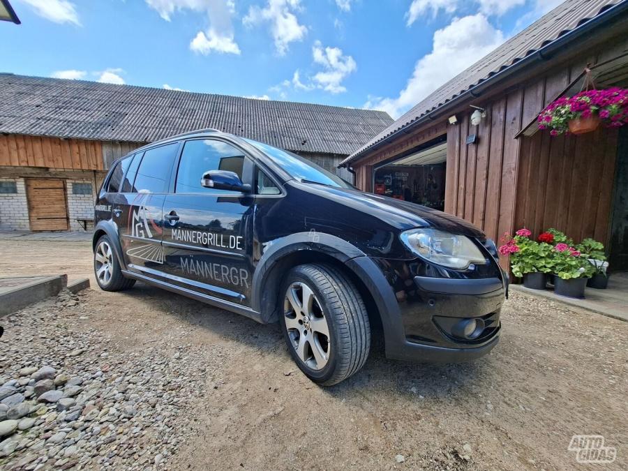 Black Volkswagen cross-touran 2008 in Telschi, with an engine capacity of 2.00 L and mileage of 339 thousand km for 3400 €, photo 1 on AUTOMOTO.COM.LV