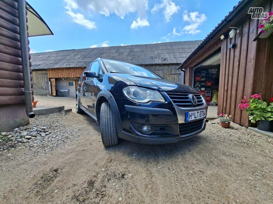 Black Volkswagen cross-touran 2008 in Telschi, with an engine capacity of 2.00 L and mileage of 339 thousand km for 3400 €, photo 3 on AUTOMOTO.COM.LV