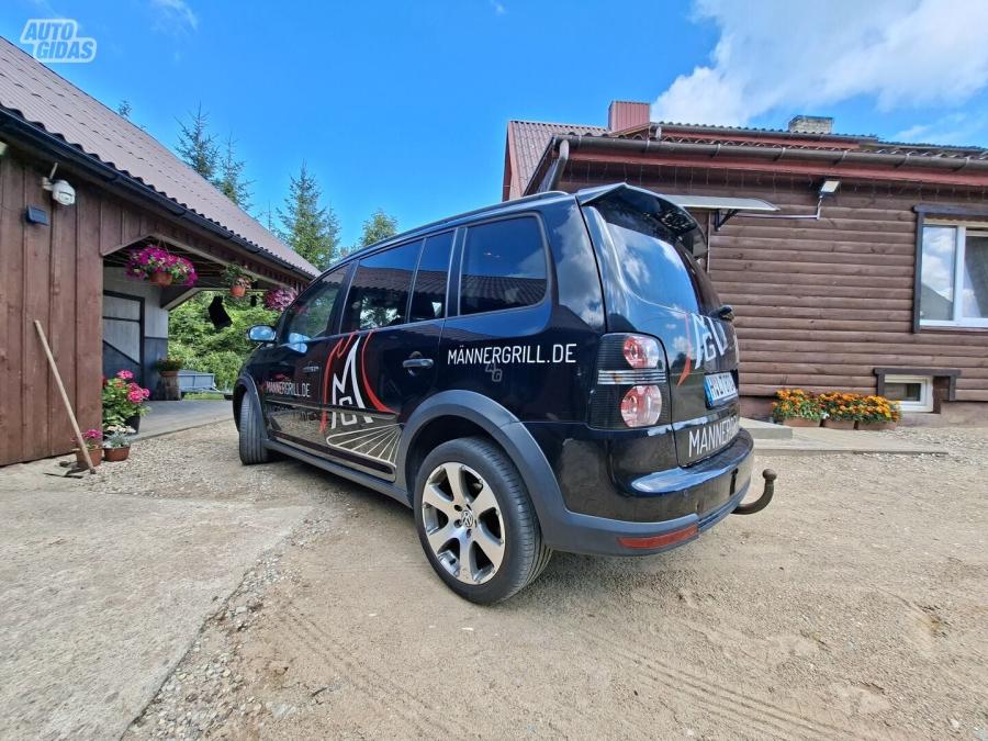 Black Volkswagen cross-touran 2008 in Telschi, with an engine capacity of 2.00 L and mileage of 339 thousand km for 3400 €, photo 5 on AUTOMOTO.COM.LV