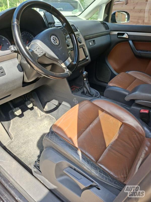 Melns Volkswagen cross-touran 2008 Telšiai, ar dzinēja tilpumu 2.00 L un nobraukumu 339 tūkst. km par 3400 €, foto 8 vietnē AUTOMOTO.COM.LV