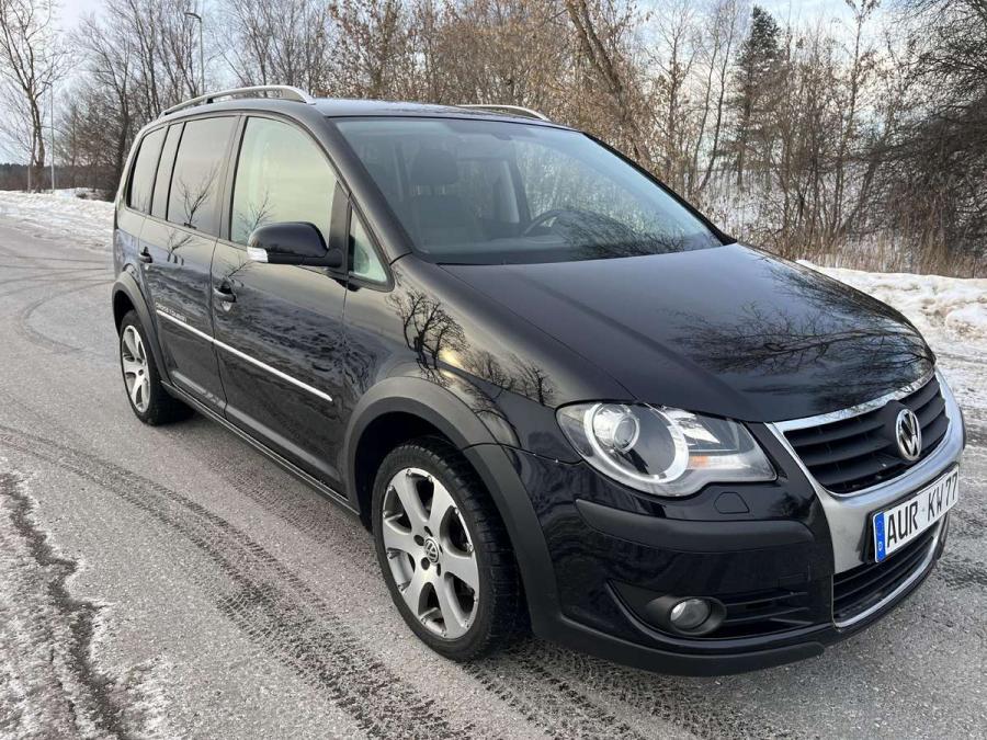 Melns Volkswagen cross-touran 2007 Viļņa, ar dzinēja tilpumu 1.90 L un nobraukumu 25 tūkst. km par 4350 €, foto 1 vietnē AUTOMOTO.COM.LV