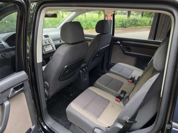 Black Volkswagen cross-touran 2007 in Vilnius, with an engine capacity of 1.39 L and mileage of 171 thousand km for 3300 €, photo 10 on AUTOMOTO.COM.LV