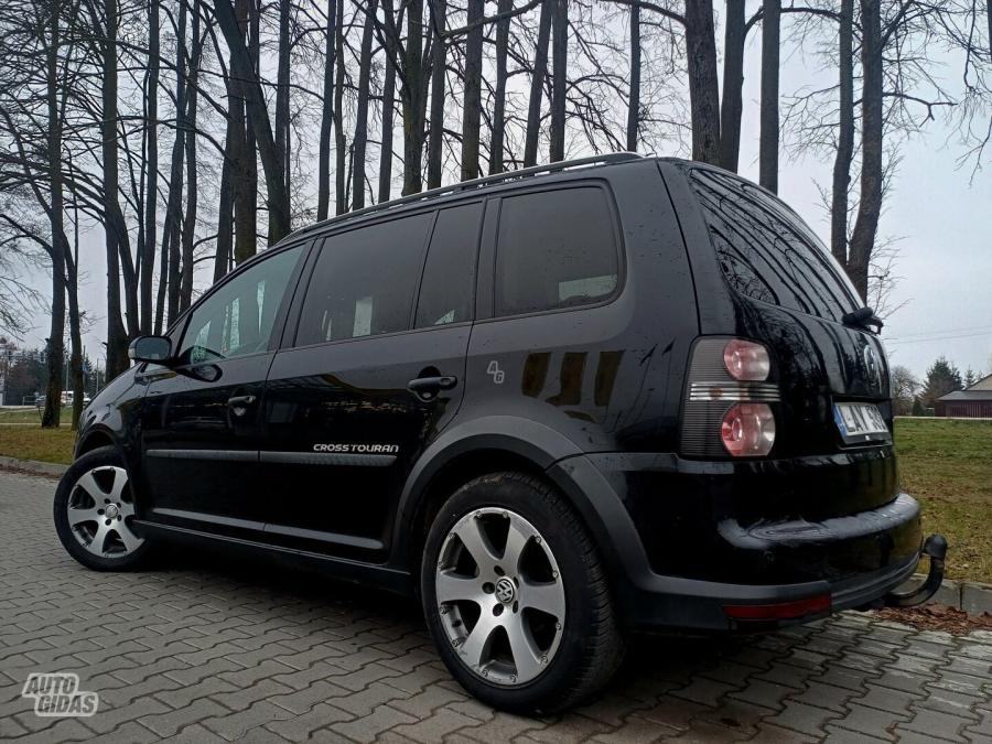 Black Volkswagen cross-touran 2008 in Kaunas, with an engine capacity of 2.00 L and mileage of 322 thousand km for 3250 €, photo 1 on AUTOMOTO.COM.LV