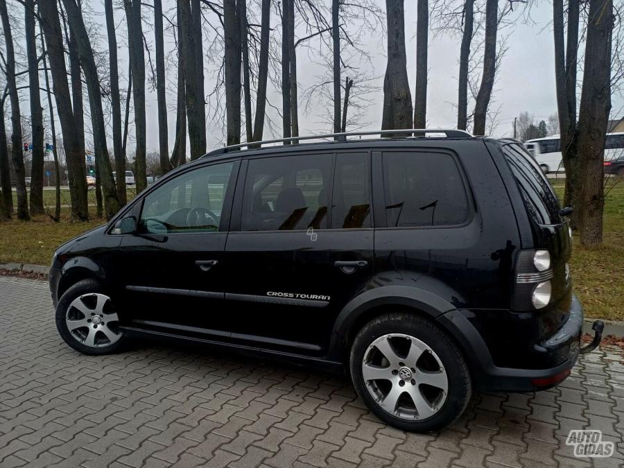 Black Volkswagen cross-touran 2008 in Kaunas, with an engine capacity of 2.00 L and mileage of 322 thousand km for 3250 €, photo 4 on AUTOMOTO.COM.LV