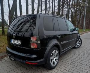 Black Volkswagen cross-touran 2008 in Kaunas, with an engine capacity of 2.00 L and mileage of 322 thousand km for 3250 €, photo 5 on AUTOMOTO.COM.LV