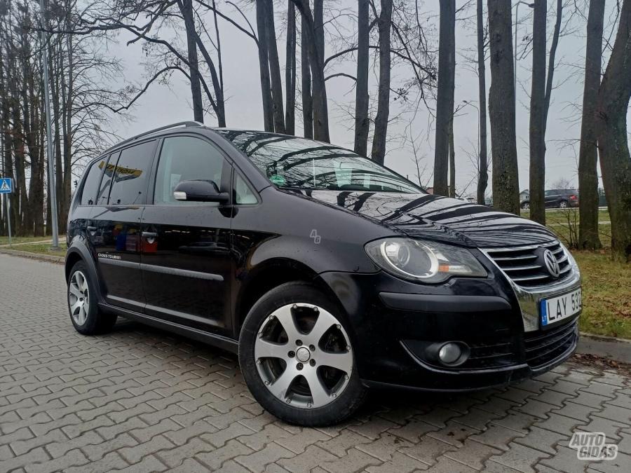 Black Volkswagen cross-touran 2008 in Kaunas, with an engine capacity of 2.00 L and mileage of 322 thousand km for 3250 €, photo 7 on AUTOMOTO.COM.LV