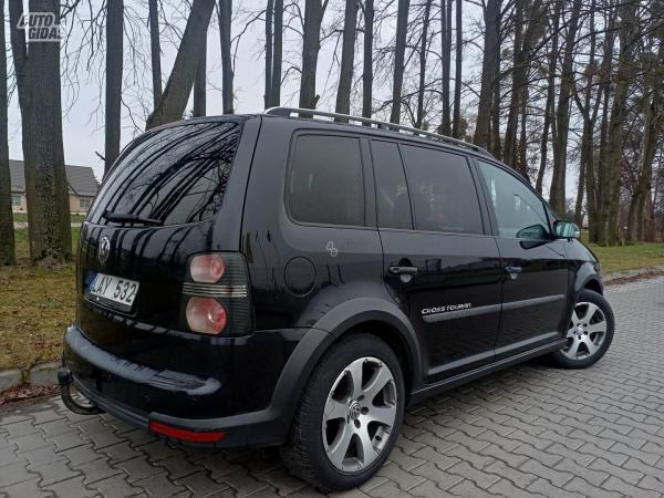 Melns Volkswagen cross-touran 2008 Kauņa, ar dzinēja tilpumu 2.00 L un nobraukumu 322 tūkst. km par 3250 €, foto 10 vietnē AUTOMOTO.COM.LV