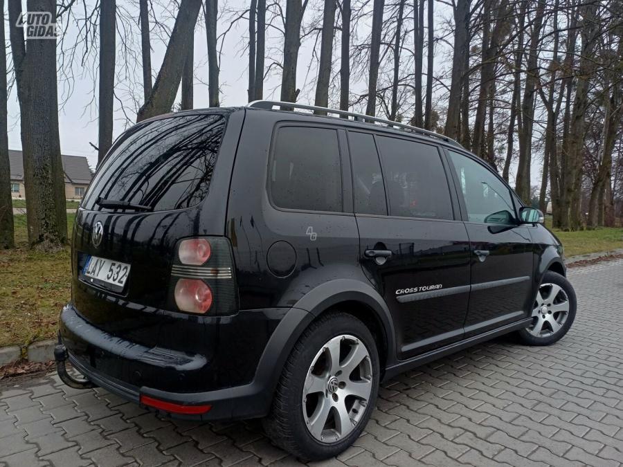 Black Volkswagen cross-touran 2008 in Kaunas, with an engine capacity of 2.00 L and mileage of 322 thousand km for 3250 €, photo 10 on AUTOMOTO.COM.LV