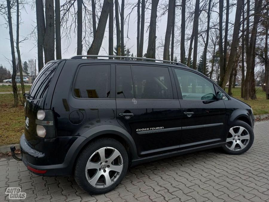 Black Volkswagen cross-touran 2008 in Kaunas, with an engine capacity of 2.00 L and mileage of 322 thousand km for 3250 €, photo 11 on AUTOMOTO.COM.LV