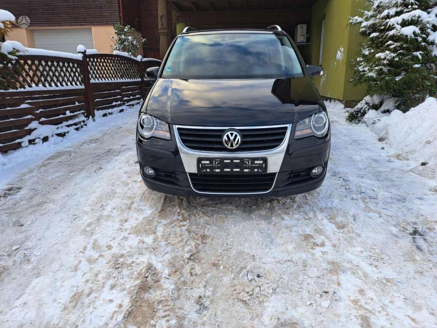Black Volkswagen cross-touran 2008 in Birzai, with an engine capacity of 1.39 L and mileage of 185 thousand km for 3150 €, photo 1 on AUTOMOTO.COM.LV