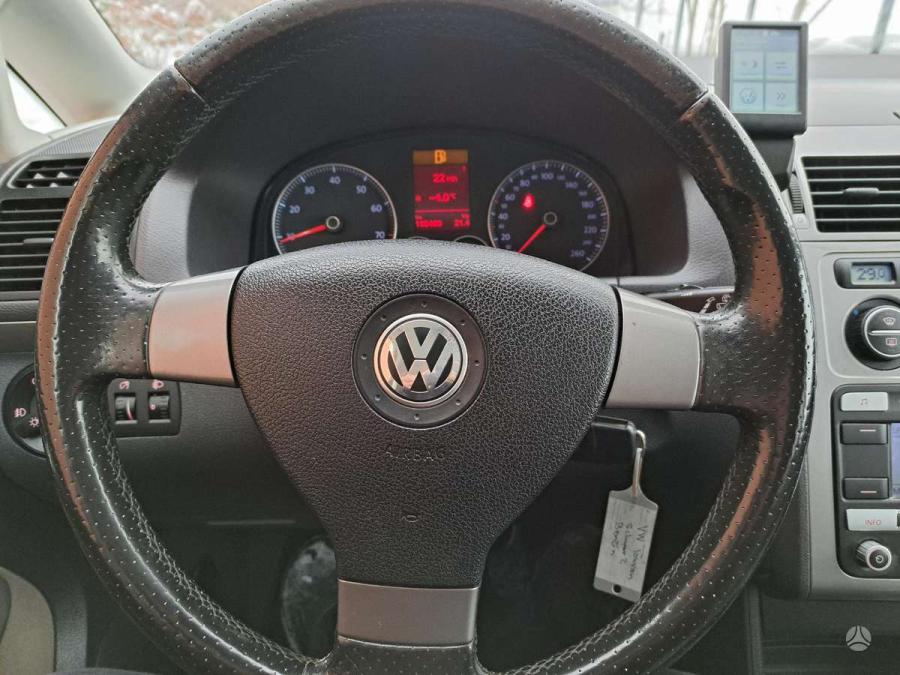Black Volkswagen cross-touran 2008 in Birzai, with an engine capacity of 1.39 L and mileage of 185 thousand km for 3150 €, photo 10 on AUTOMOTO.COM.LV