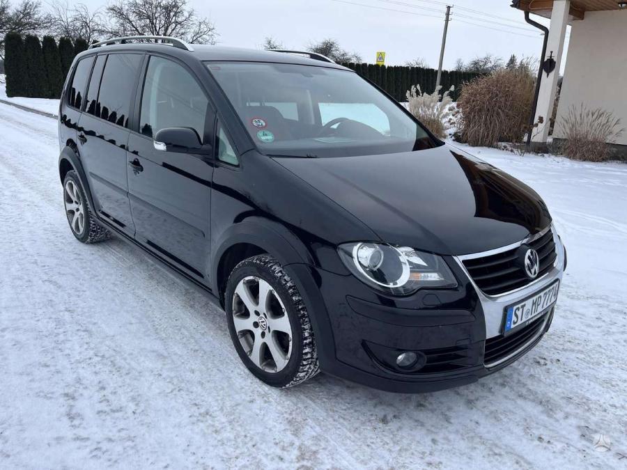 Melns Volkswagen cross-touran 2008 Vilkaviškis, ar dzinēja tilpumu 2.00 L un nobraukumu 275 tūkst. km par 3700 €, foto 3 vietnē AUTOMOTO.COM.LV