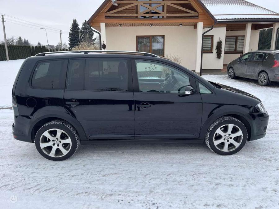 Melns Volkswagen cross-touran 2008 Vilkaviškis, ar dzinēja tilpumu 2.00 L un nobraukumu 275 tūkst. km par 3700 €, foto 4 vietnē AUTOMOTO.COM.LV