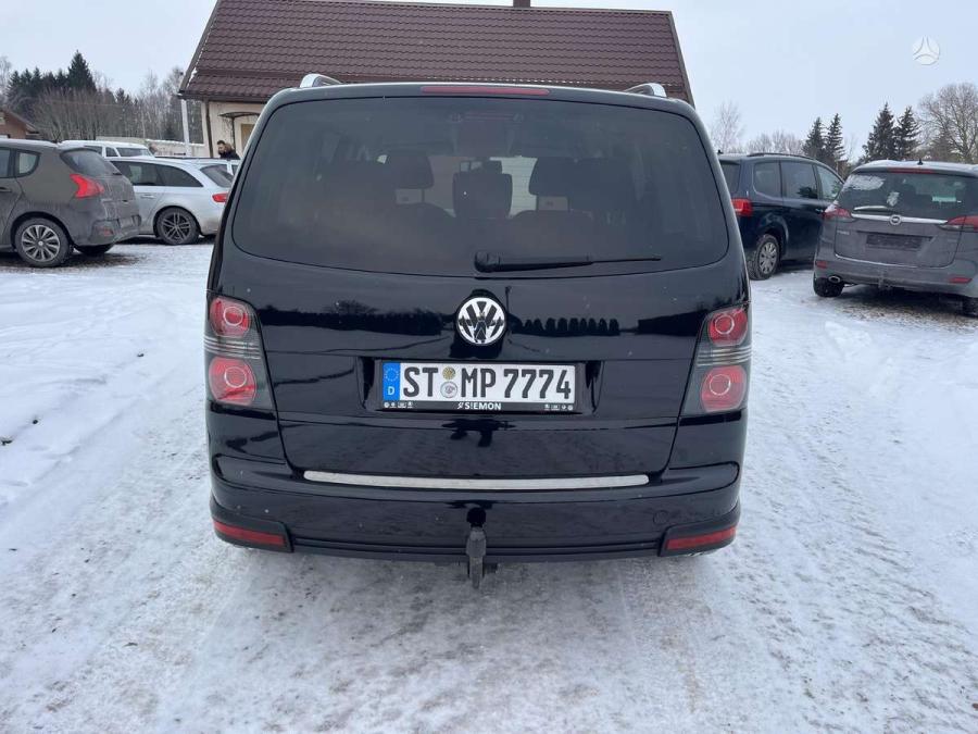 Melns Volkswagen cross-touran 2008 Vilkaviškis, ar dzinēja tilpumu 2.00 L un nobraukumu 275 tūkst. km par 3700 €, foto 6 vietnē AUTOMOTO.COM.LV