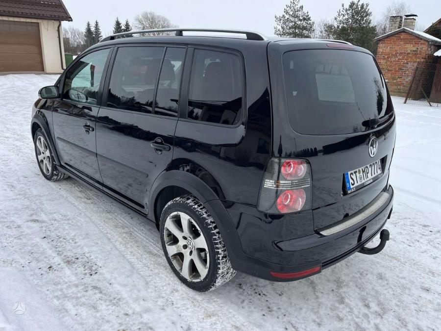 Melns Volkswagen cross-touran 2008 Vilkaviškis, ar dzinēja tilpumu 2.00 L un nobraukumu 275 tūkst. km par 3700 €, foto 7 vietnē AUTOMOTO.COM.LV