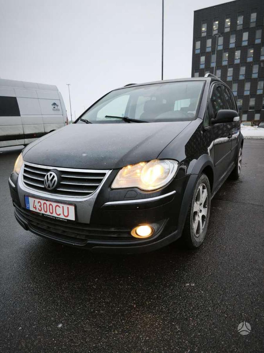 Melns Volkswagen cross-touran 2008 Kauņa, ar dzinēja tilpumu 2.00 L un nobraukumu 348 tūkst. km par 2850 €, foto 1 vietnē AUTOMOTO.COM.LV