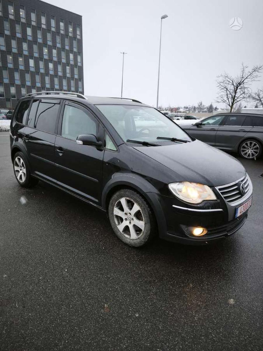Melns Volkswagen cross-touran 2008 Kauņa, ar dzinēja tilpumu 2.00 L un nobraukumu 348 tūkst. km par 2850 €, foto 4 vietnē AUTOMOTO.COM.LV