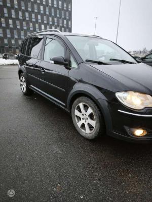 Melns Volkswagen cross-touran 2008 Kauņa, ar dzinēja tilpumu 2.00 L un nobraukumu 348 tūkst. km par 2850 €, foto 5 vietnē AUTOMOTO.COM.LV