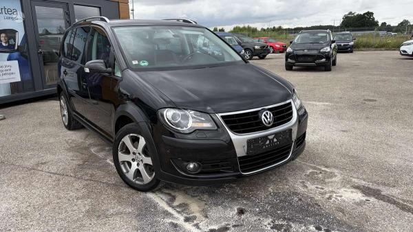 Melns Volkswagen cross-touran 2008 Marijampole, ar dzinēja tilpumu 2.00 L un nobraukumu 218 tūkst. km par 3999 €, foto 1 vietnē AUTOMOTO.COM.LV